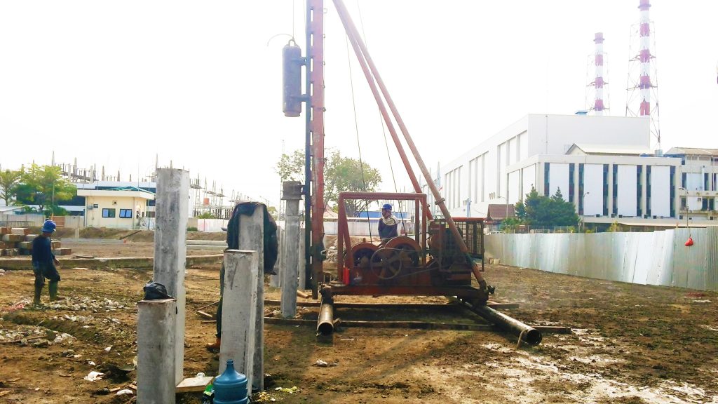Pemancangan Mini Pile Menggunakan Metode Drop Hammer - Dacon Jaya Beton